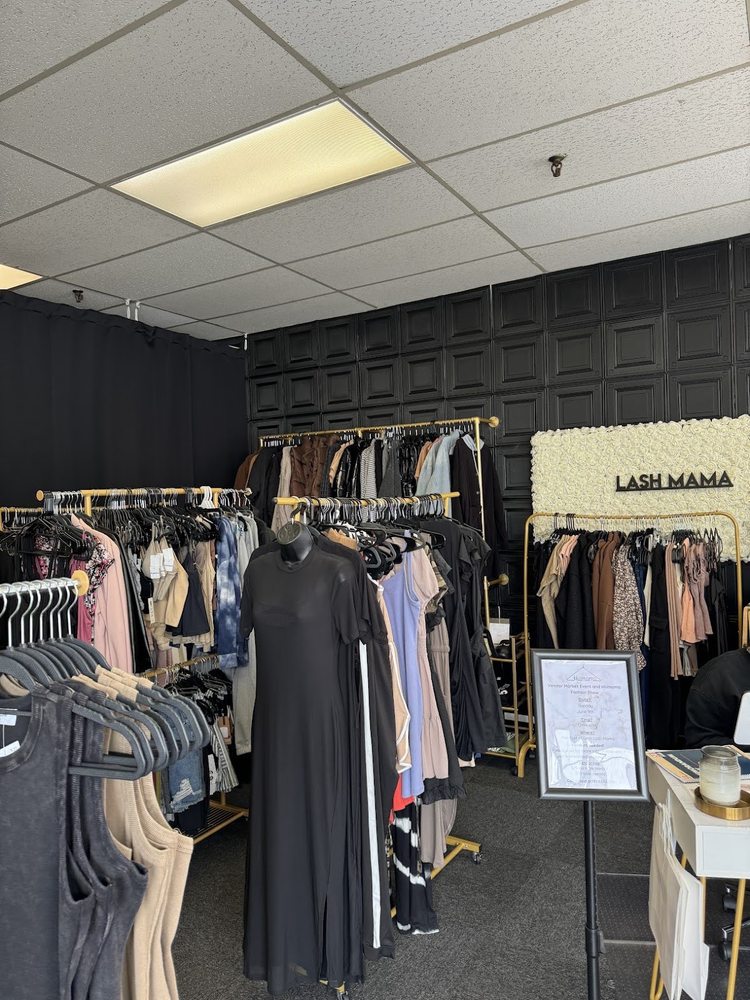 LASH LASH MAMA - Updated January 2026 - 20 Photos - 447 Charles St ...