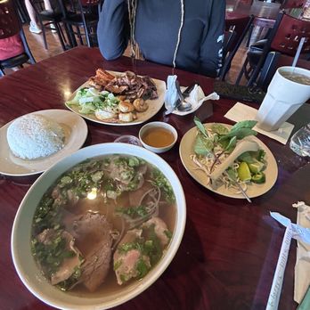 PHO 16 - Updated November 2024 - 319 Photos & 274 Reviews - 2905 N ...