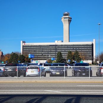 NEWARK LIBERTY INTERNATIONAL AIRPORT MARRIOTT - Updated May 2026 - 325 ...