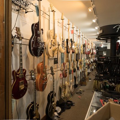 MUSIC OUTLET - Updated September 2025 - 19 Photos & 19 Reviews - 1050 ...