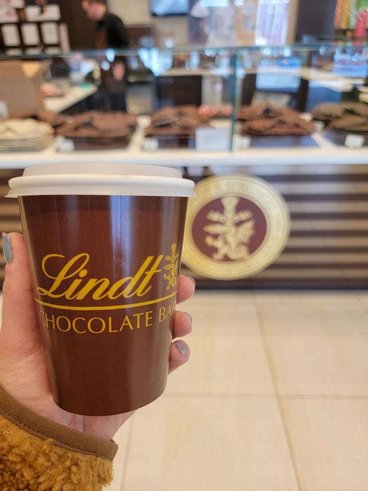 LINDT CHOCOLATE SHOP - 19 Photos & 11 Reviews - 1 Premium Outlet ...