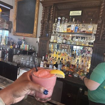 THE QUARTER BAR - Updated October 2025 - 214 Photos & 276 Reviews ...