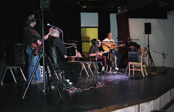 MCMILLAN MEMORIAL LIBRARY - Updated July 2025 - 17 Photos - 490 E Grand ...