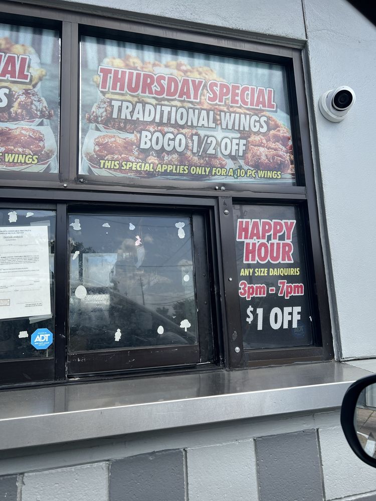 SAMBURGER GRILL & DAIQUIRIS TO GO - Updated December 2025 - 35 Photos ...