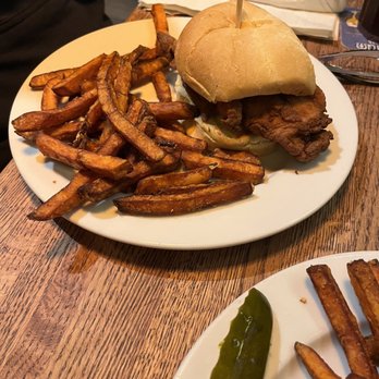 COASTERS PUB & BIERGARTEN - Updated July 2024 - 401 Photos & 564 ...