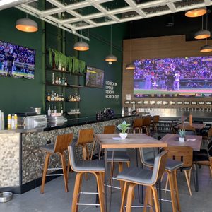 SHENANIGAN’S OLD ENGLISH PUB - Updated October 2024 - 196 Photos & 207 ...