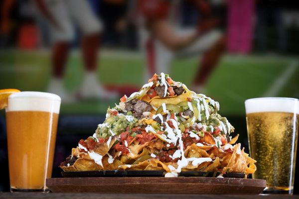 FLANKER KITCHEN + SPORTS BAR - Updated October 2025 - 79 Photos & 24 ...