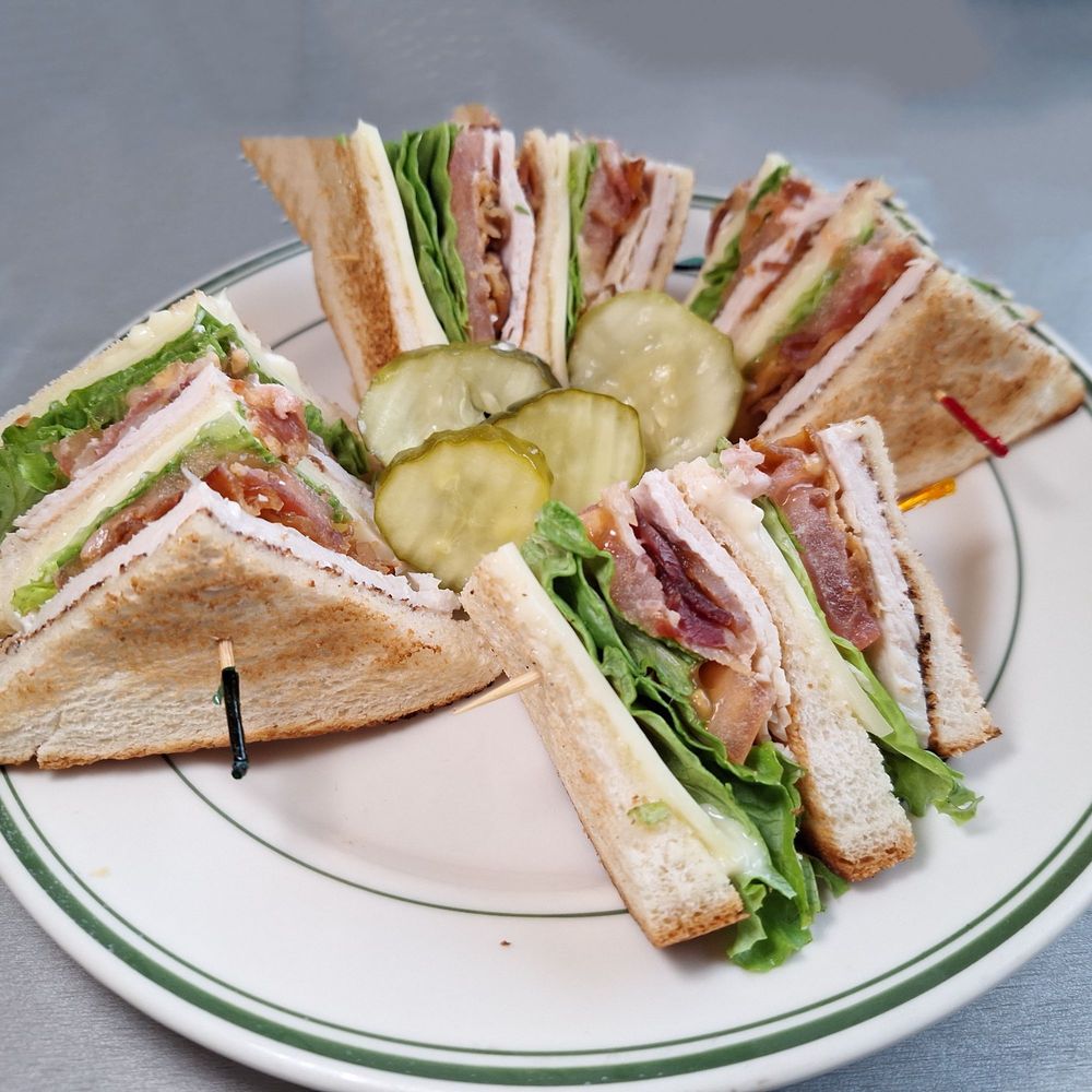 HIGHLAND PARK DINER - Updated October 2025 - 445 Photos & 303 Reviews ...