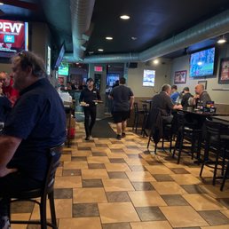CROSSTOWN PUB & GRILL NAPERVILLE - Updated July 2025 - 606 Photos & 784 ...