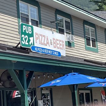 PUB32 - Updated December 2025 - 74 Photos & 134 Reviews - 264 Main St ...