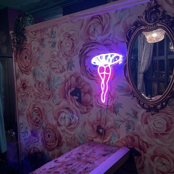 LILITH - Updated June 2024 - 230 Photos & 53 Reviews - 238 Spahr St ...