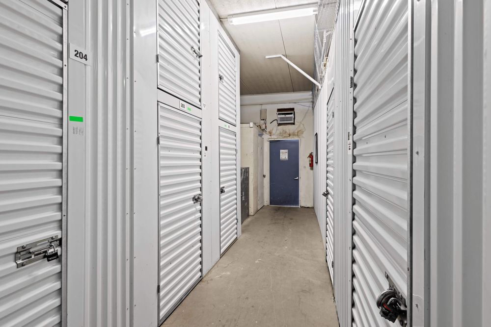 STORAGE SENSE - Updated December 2025 - 44 Photos - 5800 Houchin St ...