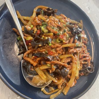 YOO YEE - Updated July 2025 - 94 Photos & 27 Reviews - 4925 N Broadway ...