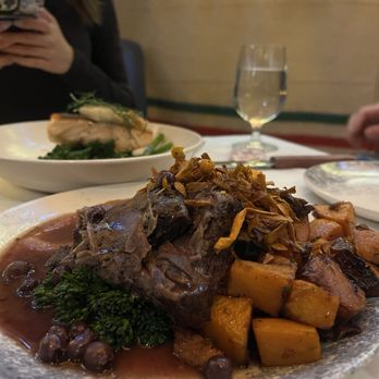 THE MAPLE LEAF - Updated January 2026 - 658 Photos & 431 Reviews - 137 ...