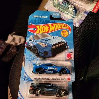 808 SHOWCASE - Updated January 2026 - 28 Photos & 11 Reviews - 98 ...