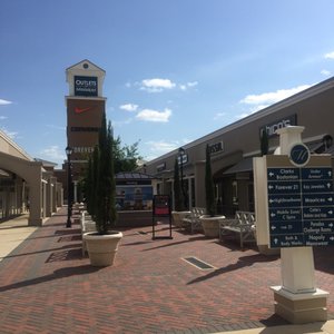 OUTLETS OF MISSISSIPPI - 104 Photos & 20 Reviews - 200 Bass Pro Dr ...