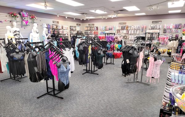 LION’S DEN - Updated December 2025 - 13 Photos - 1642 Route 148, Marion ...