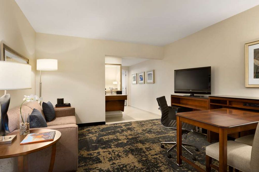 EMBASSY SUITES BY HILTON DENVER DOWNTOWN CONVENTION CENTER - Updated ...
