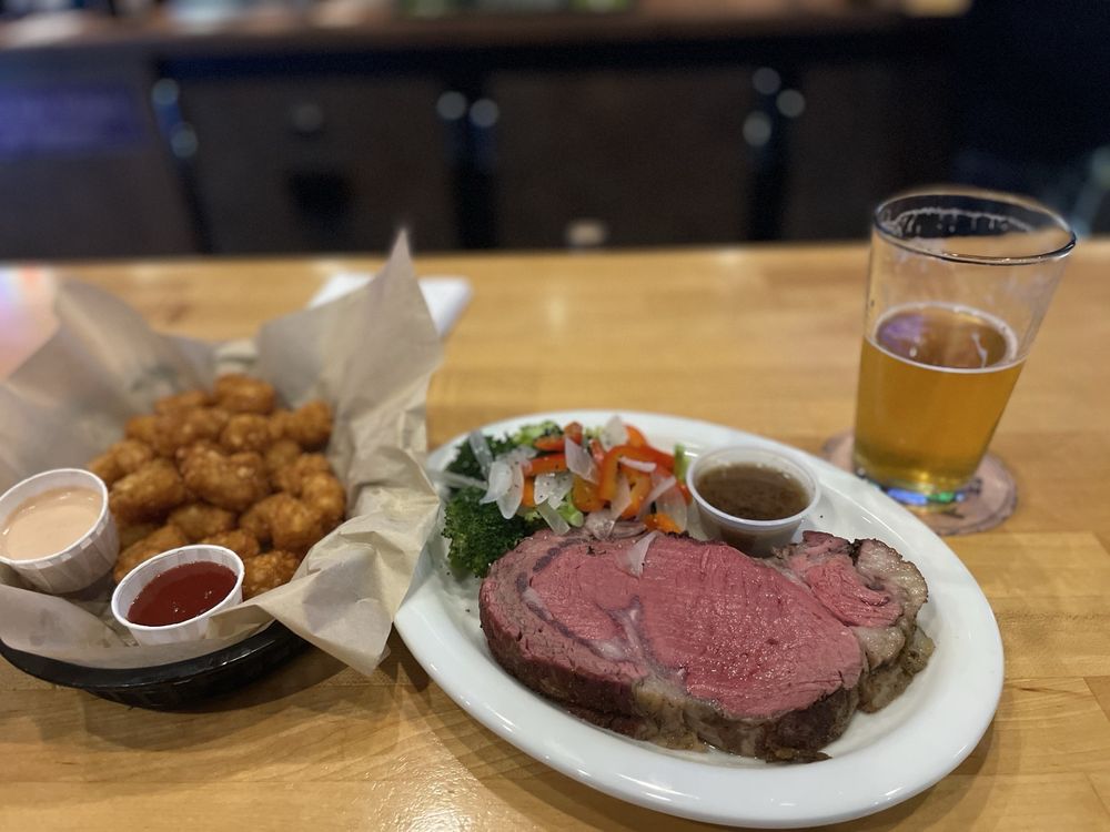 SIDELINES RESTAURANT & SPORTS BAR - Updated March 2026 - 132 Photos ...