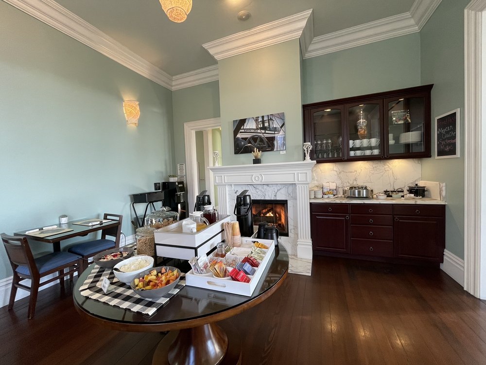 WEST CLIFF INN, A FOUR SISTERS INN - 216 Photos & 129 Reviews - 174 ...