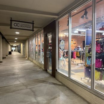 OC GOODWILL BOUTIQUE TUSTIN - Updated December 2025 - 72 Photos & 183 ...