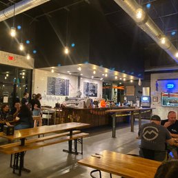 AVIATOR PIZZA & DRAFTHOUSE - Updated December 2025 - 363 Photos & 480 ...