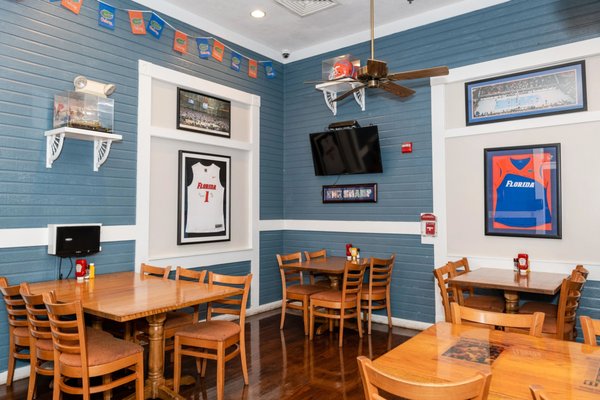 GATORS DEN SPORTS GRILL - Updated December 2025 - 173 Photos & 103 ...