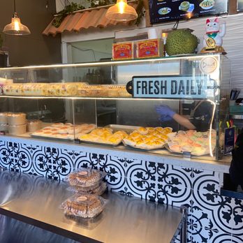 DZUI’S CAKES & DESSERTS - 1431 Photos & 363 Reviews - 2451 Alvin Ave ...