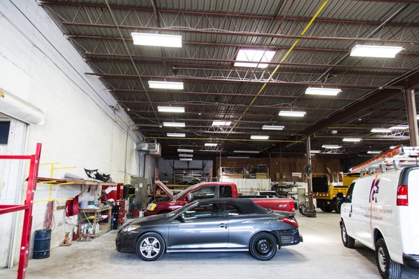 MODERN AUTO BODY - Updated September 2025 - 19 Photos & 22 Reviews ...