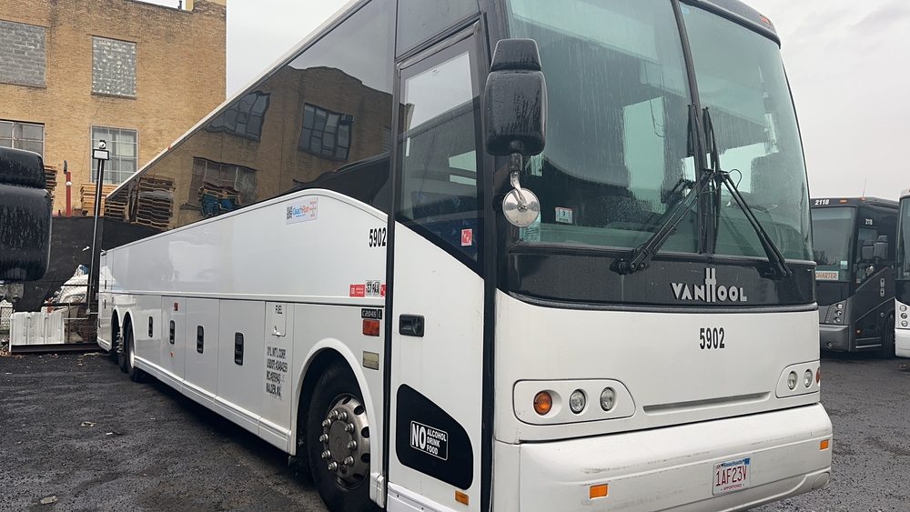 COACHRUN - Updated November 2025 - 38 Photos & 96 Reviews - 56 Bedford ...