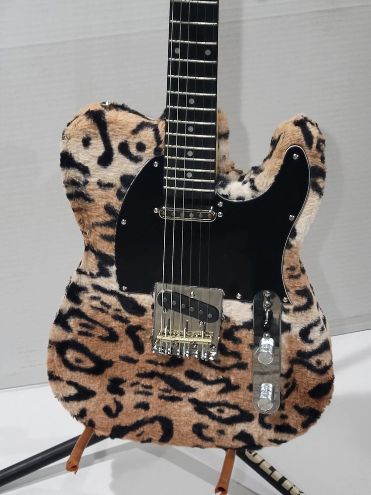 JIM CAT CUSTOM GUITARS - Updated August 2025 - 32 Photos - 1215 Walnut ...