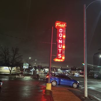 DONUT DRIVE-IN - Updated November 2025 - 285 Photos & 395 Reviews ...