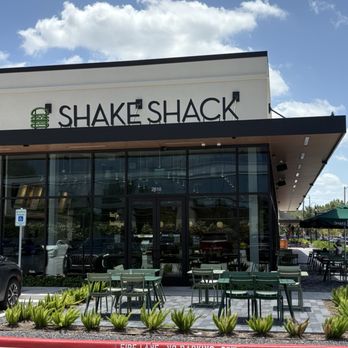 SHAKE SHACK TOWN & COUNTRY - Updated April 2026 - 28 Photos & 14 ...