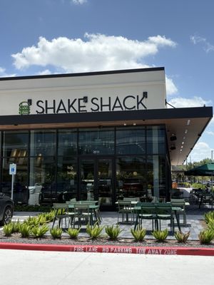 SHAKE SHACK TOWN & COUNTRY - Updated April 2026 - 28 Photos & 14 ...