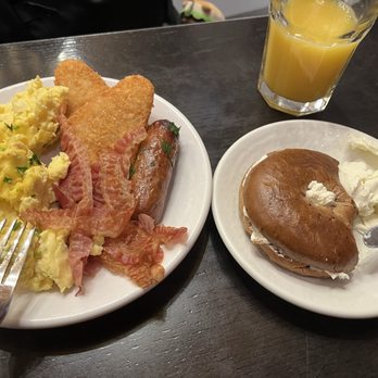 USC VILLAGE HONORS DINING HALL - Updated December 2025 - 18 Photos ...