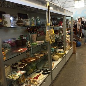 GOODWILL HAWAII - 137 Photos & 98 Reviews - Thrift Stores - 98-019 ...