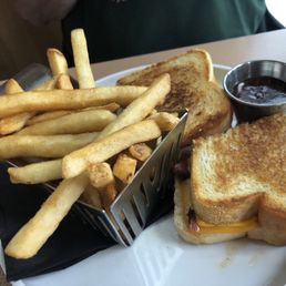 MAC’S DINER - Updated December 2025 - 113 Photos & 82 Reviews - 2526 ...