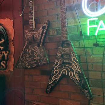 MUMS - Updated April 2025 - 21 Photos & 32 Reviews - 1132 S Hanover St ...