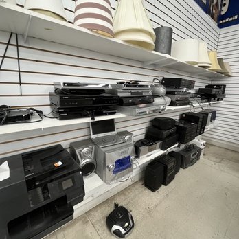 GOODWILL OUTLET AND DONATION CENTER - Updated October 2025 - 13 Photos ...