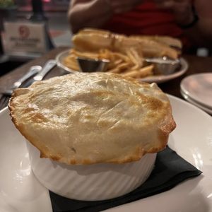 HUB RESTAURANT & ICE CREAMERY - 1025 Photos & 1389 Reviews - 266 E ...