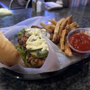 FEATURES SPORTS BAR & GRILL - Updated October 2025 - 28 Photos & 30 ...