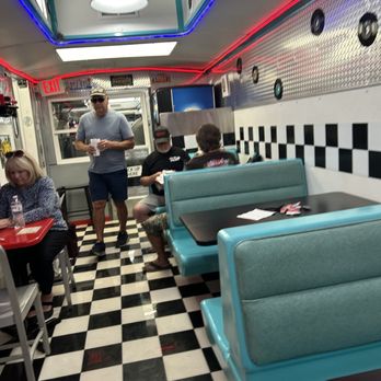 CROSS COUNTRY DINER - Updated May 2025 - 117 Photos & 70 Reviews - 112 ...