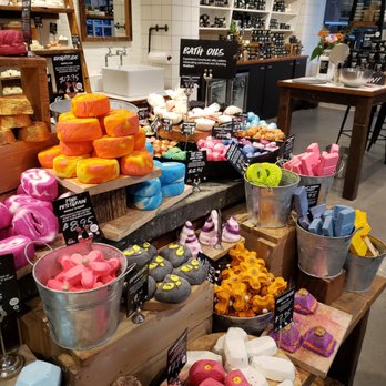 LUSH - Updated December 2025 - 16 Photos & 16 Reviews - 144 Newbury St ...