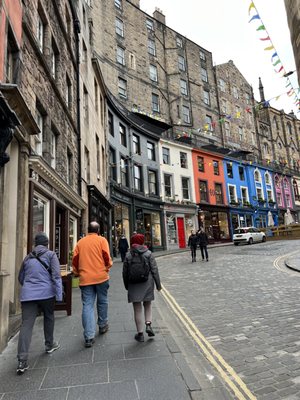 HOWIES - Updated July 2024 - 279 Photos & 186 Reviews - 10-14 Victoria ...