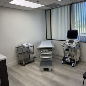 FACEY MEDICAL GROUP - SIMI VALLEY - Updated December 2025 - 10 Photos ...