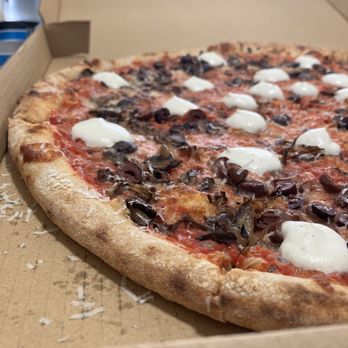 BACK BENCH PIZZA - Updated June 2024 - 21 Photos & 25 Reviews - 563 E ...
