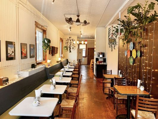 BUMBLEBEE BISTRO - Updated December 2025 - 28 Photos & 24 Reviews - 264 ...