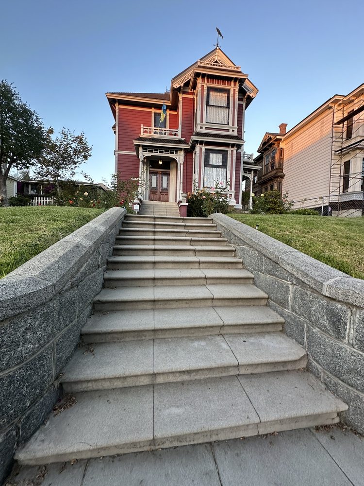 THE CHARMED HOUSE - Updated June 2026 - 31 Photos - 1329 Carroll Ave ...