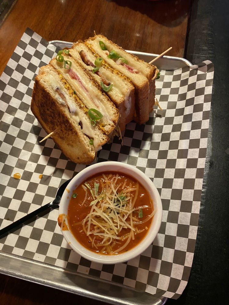 NEW FRONTIER LOUNGE - 36 Photos & 43 Reviews - 301 E 25th St, Tacoma ...