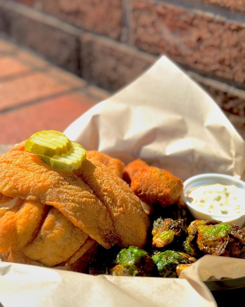 EIGHTH & MAIN BURGER - Updated July 2025 - 17 Photos & 12 Reviews - 822 ...